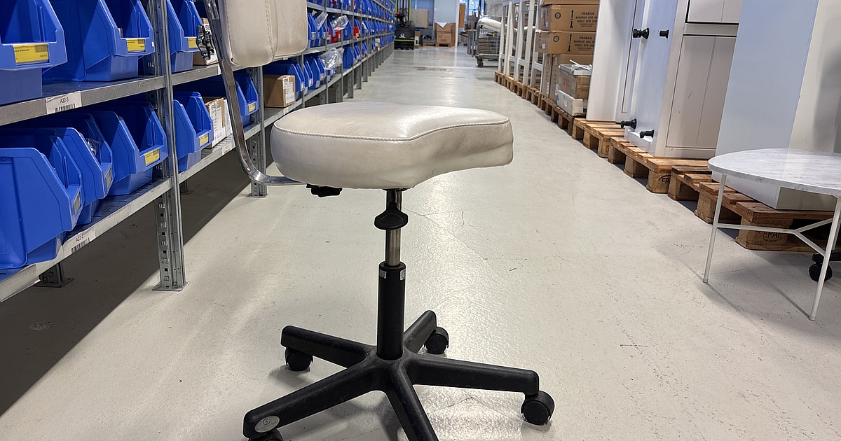 Arbetsstol Silhouet-Tone säljes via nätauktion - Budi Auktioner