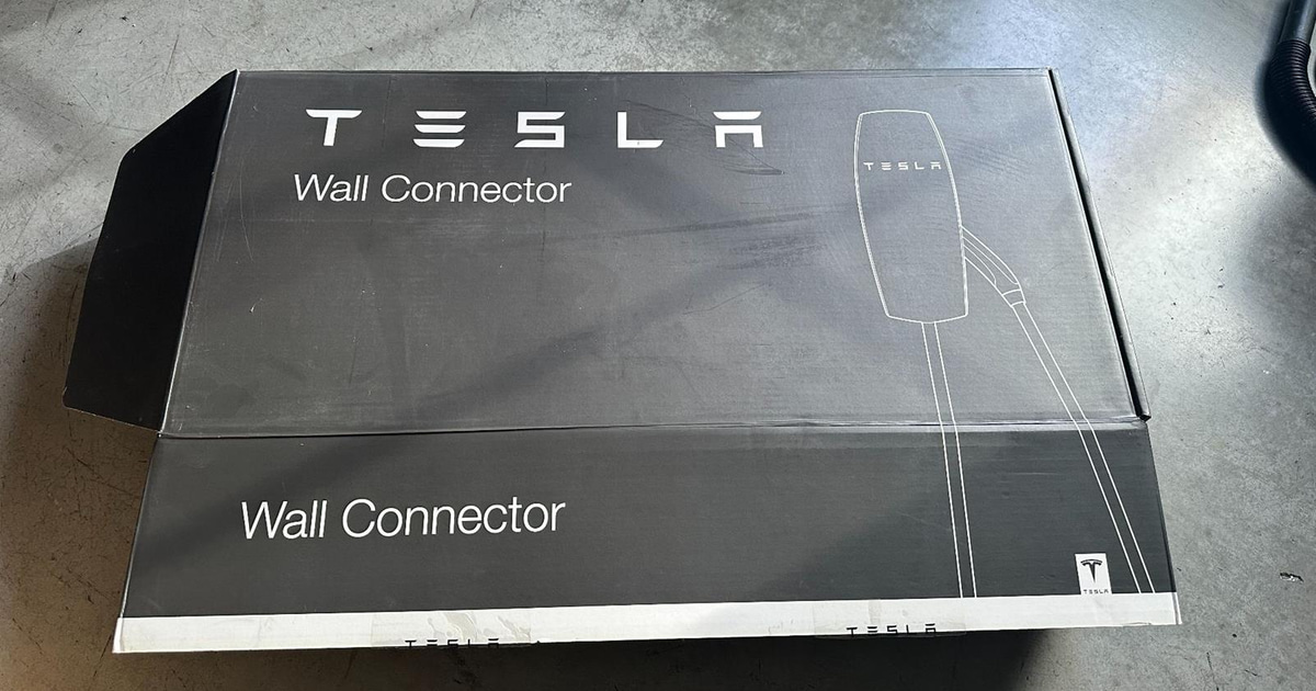 Tesla Wall connector 32A i kartong for sale via konkursauktion - Budi ...